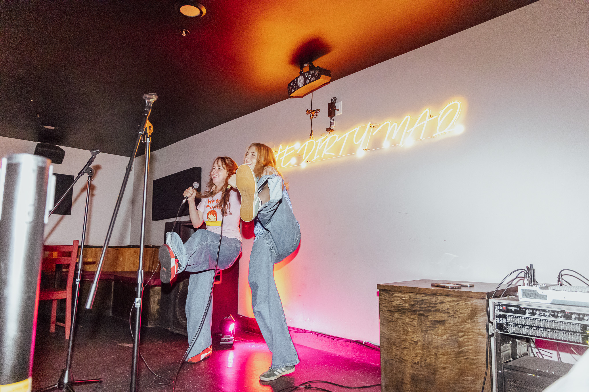 Karaoke At The Maq Pub | The Official Tourism Tofino